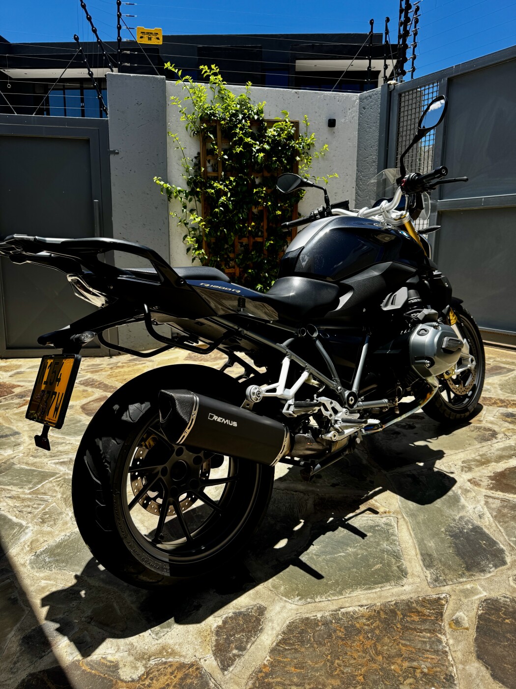 BMW R1200R all options - 2x complete gear and accessories for sale in ...