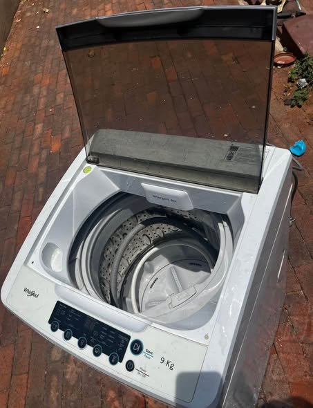 Whirlpool 9kg washing machine for sale in Windhoek - Washing Machines ...