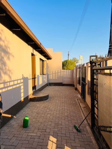 OUTSIDE ROOM TO RENT in Windhoek - Rooms for rent - Kalahari Deals Namibia