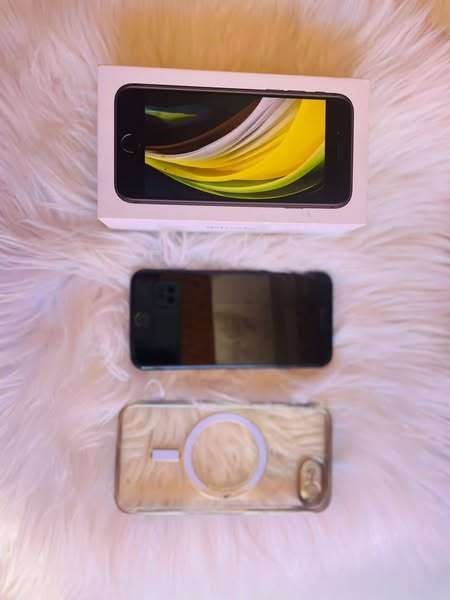 Iphone SE for sale in Windhoek - Cellphones - Kalahari Deals Namibia
