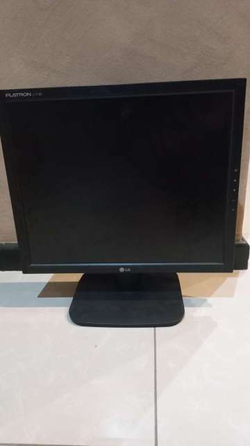 LG monitor 2010 for sale in Windhoek - Monitors - Kalahari Deals Namibia